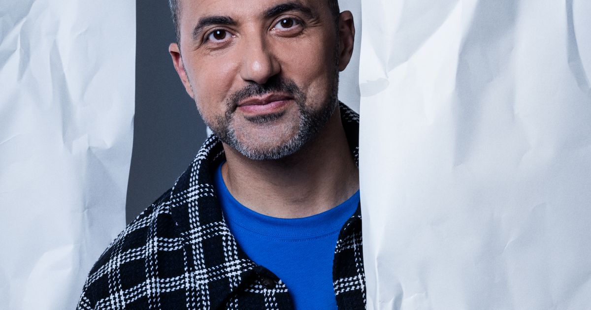 Eus – De Klassenmigrant — Özcan Akyol | Parktheater Eindhoven